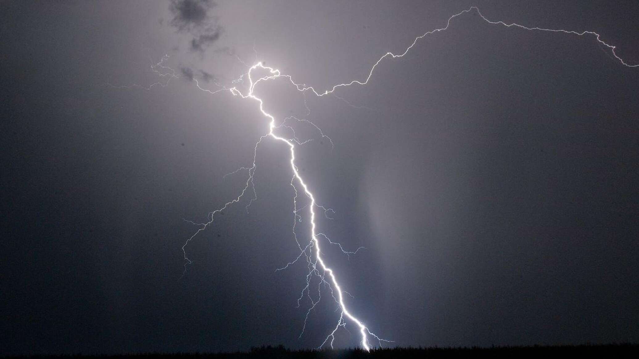 Около 150 человек пострадали от удара молнии на фестивале в ЮАР - 04.01 ...